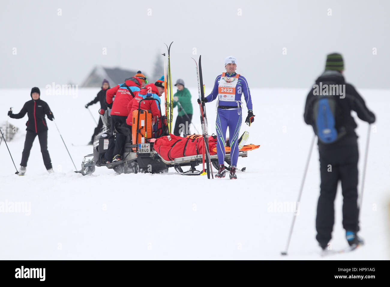Injured skier hi-res stock photography and images - Alamy