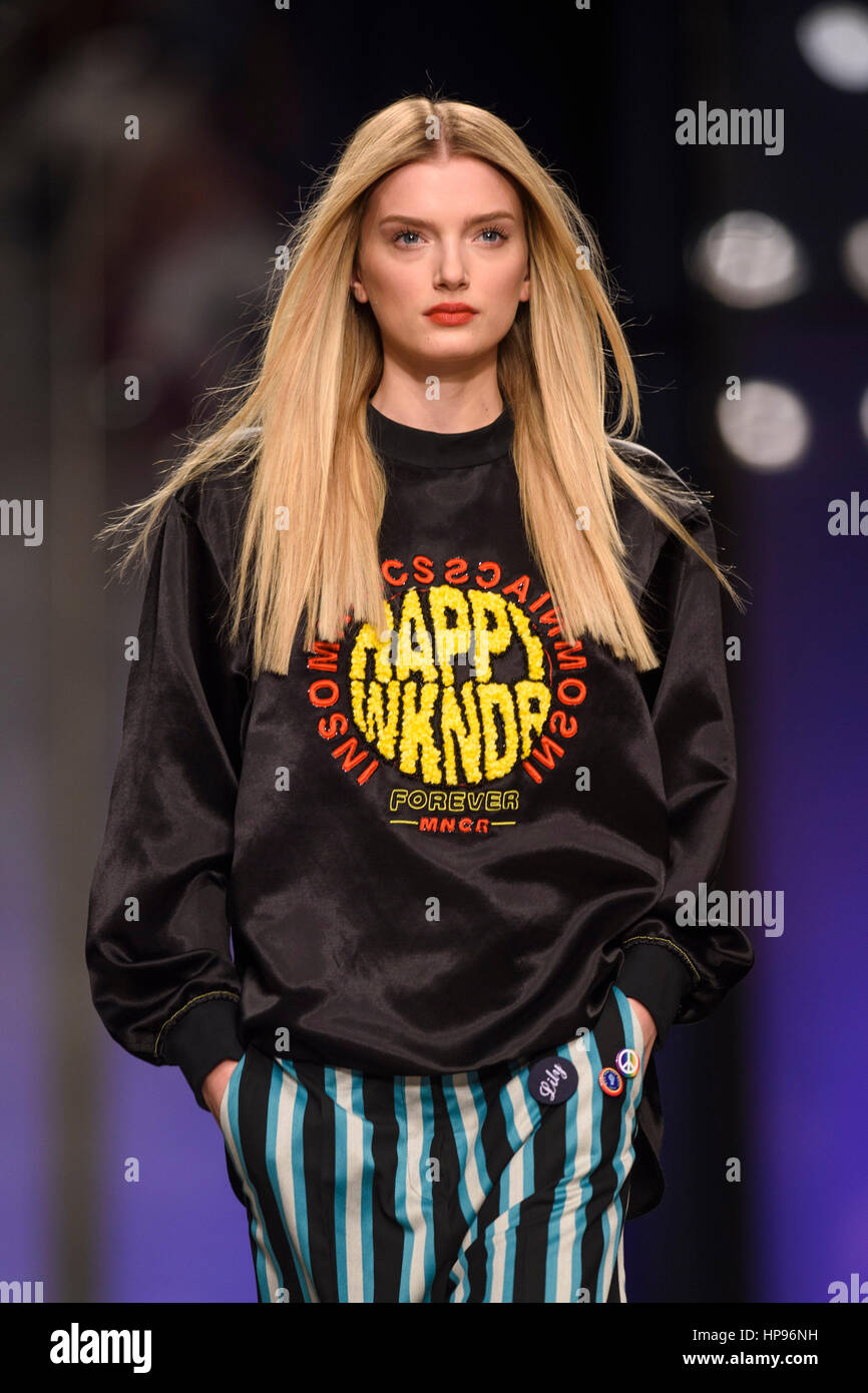 Model lily donaldson on catwalk hi-res stock photography and images - Alamy