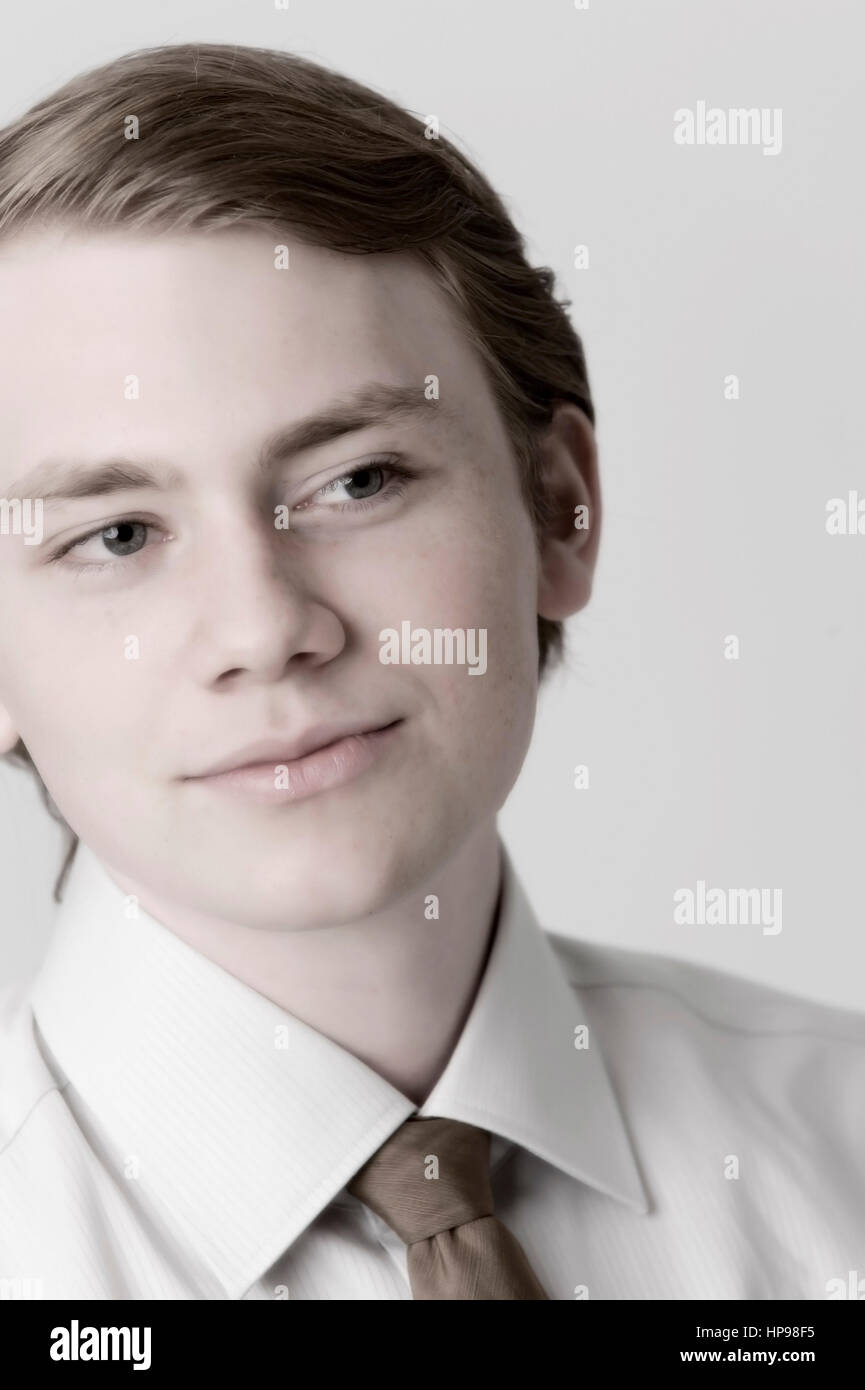 Model released , Junger, blonder Mann, 21, im Portrait - young, blond ...