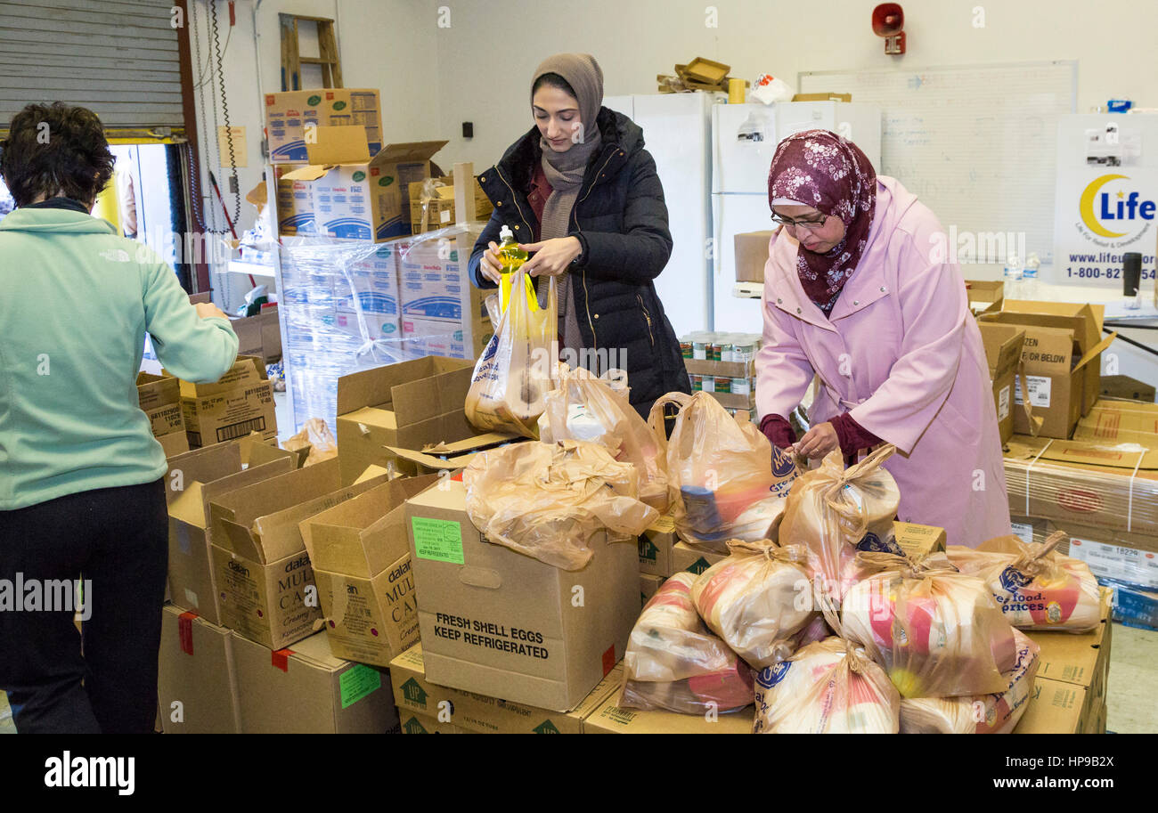Food distribution hi-res stock photography and images - Alamy