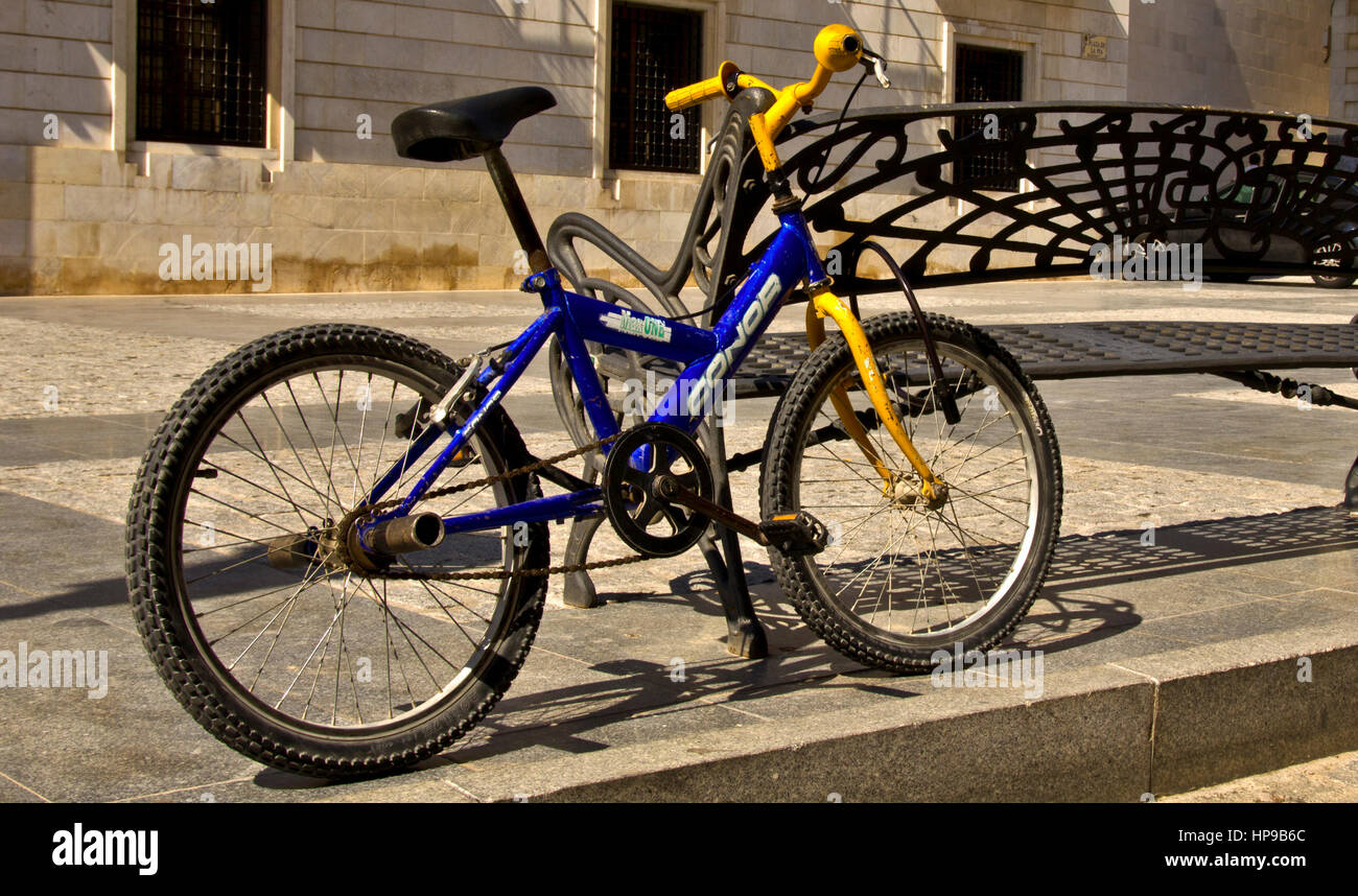 Isolated Bike against Bench Stock Photo - Alamy