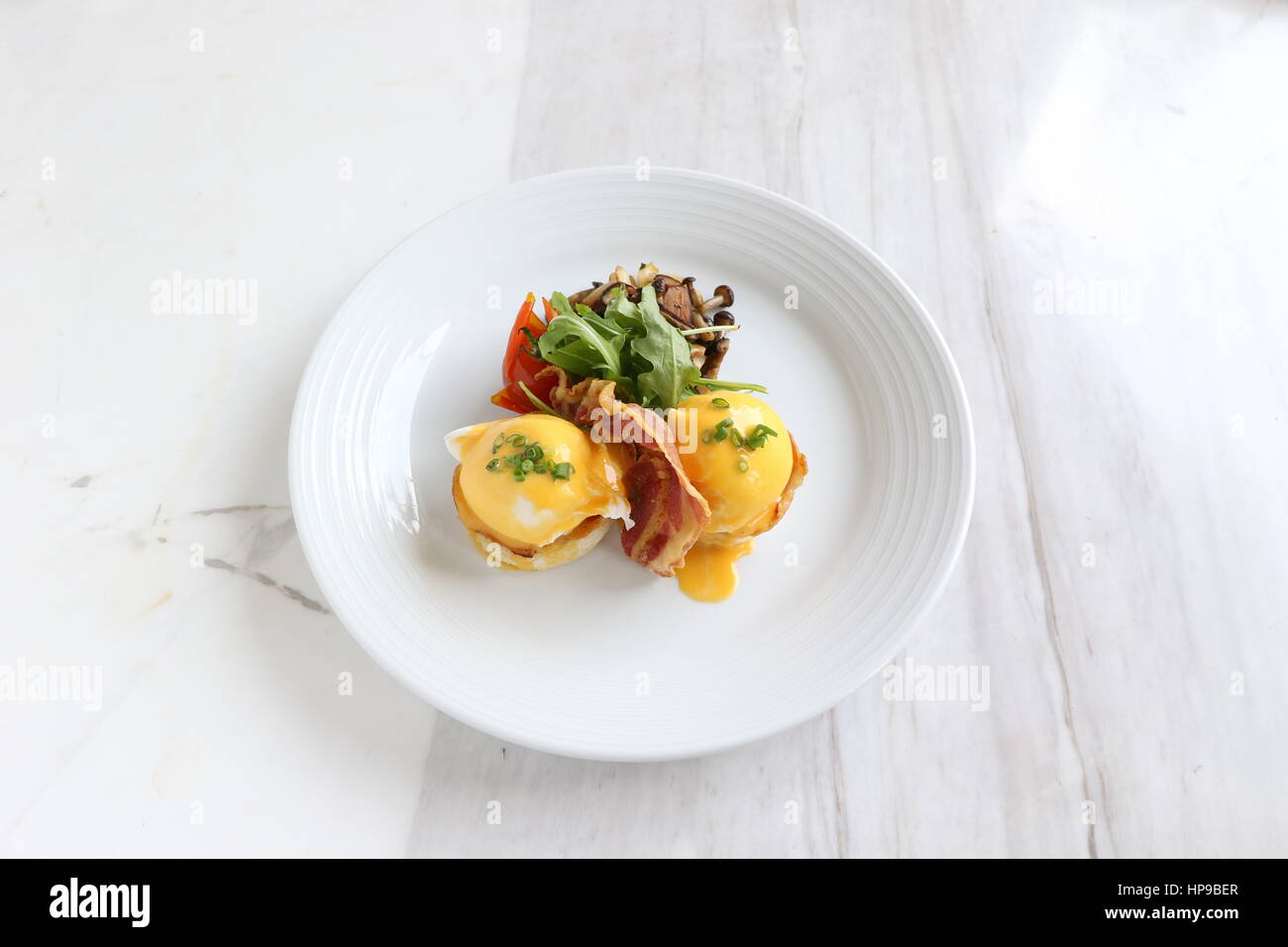 Egg in isolation hi-res stock photography and images - Alamy
