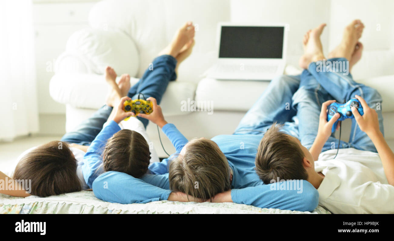 Kids parents computer hi-res stock photography and images - Alamy