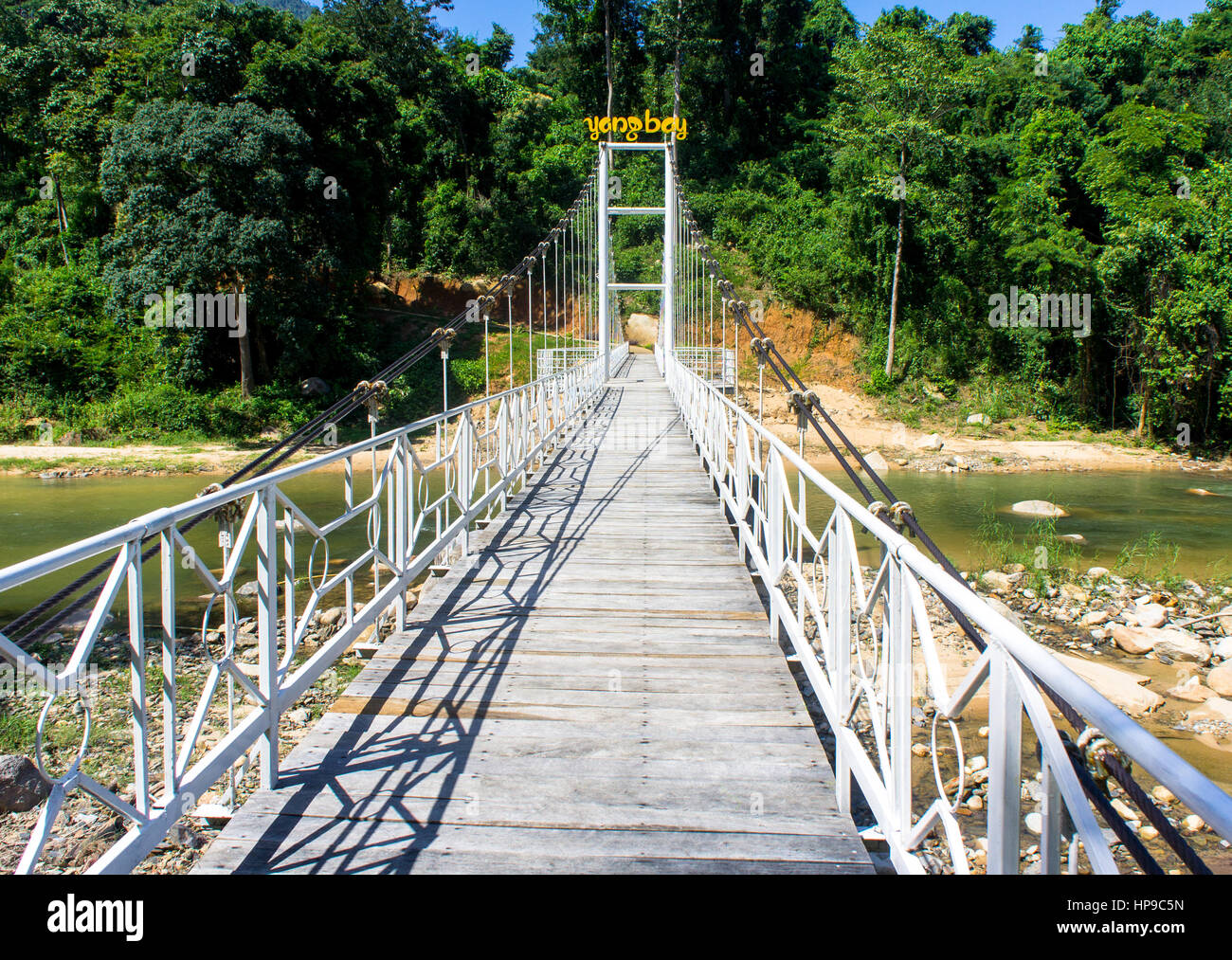 Rope bridge over rocks hi-res stock photography and images - Alamy