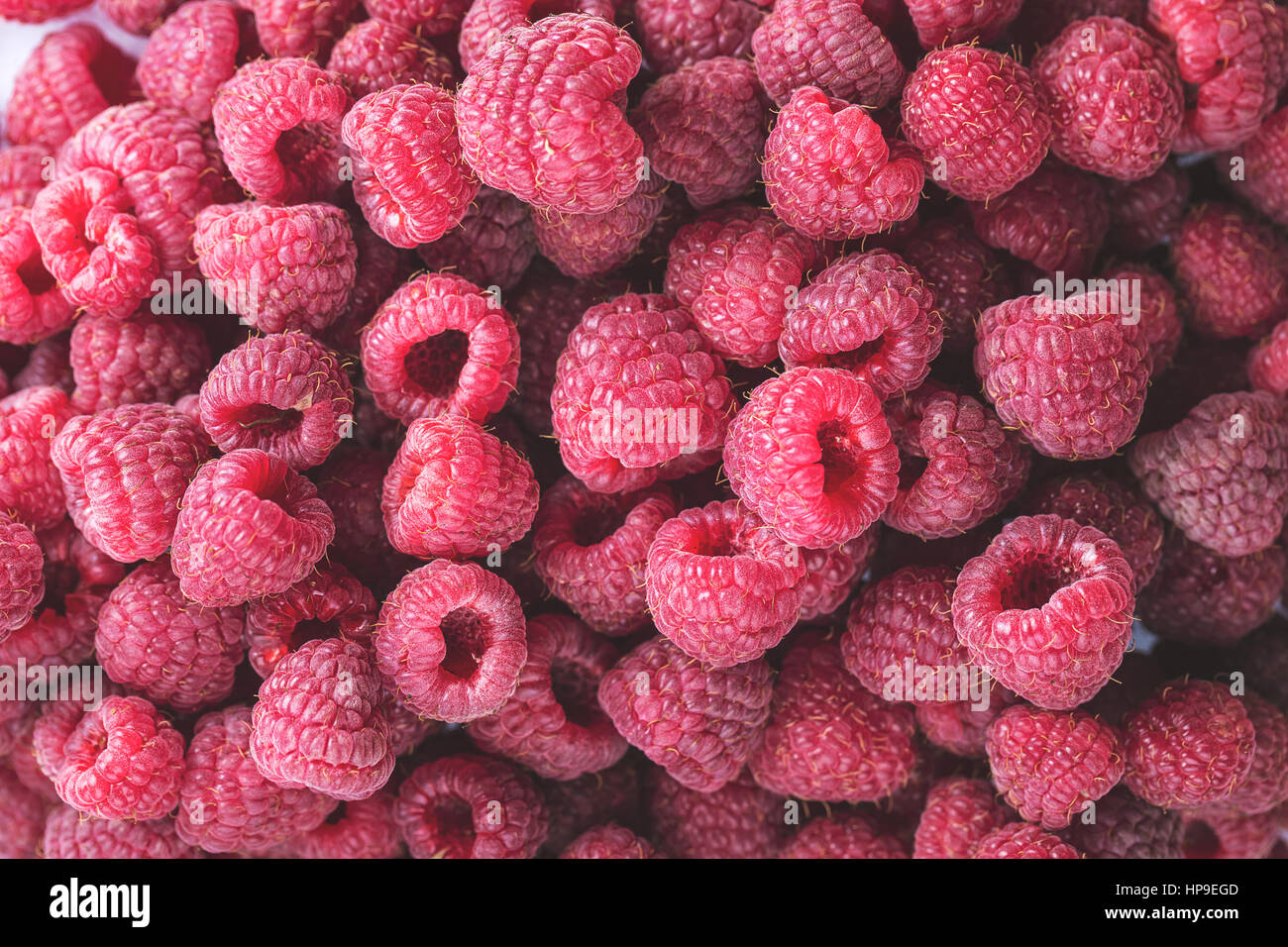 Sweet red raspberries background Stock Photo - Alamy
