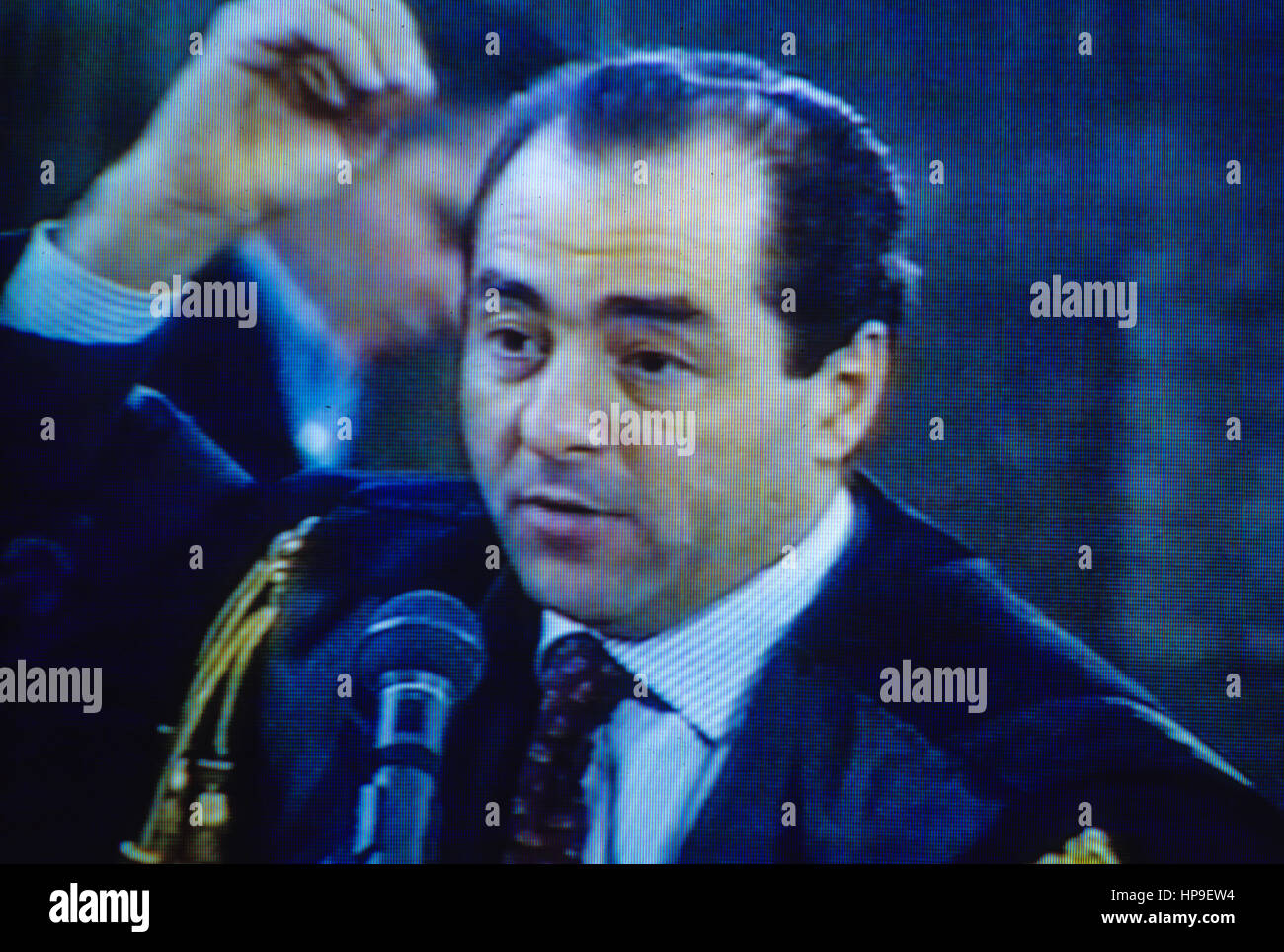 Mani pulite hi-res stock photography and images - Alamy