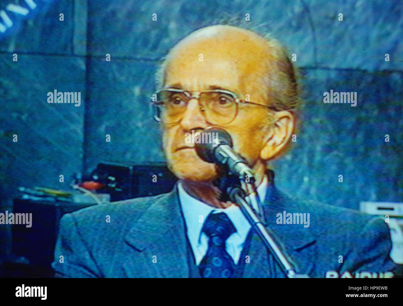 Mani pulite hi-res stock photography and images - Alamy