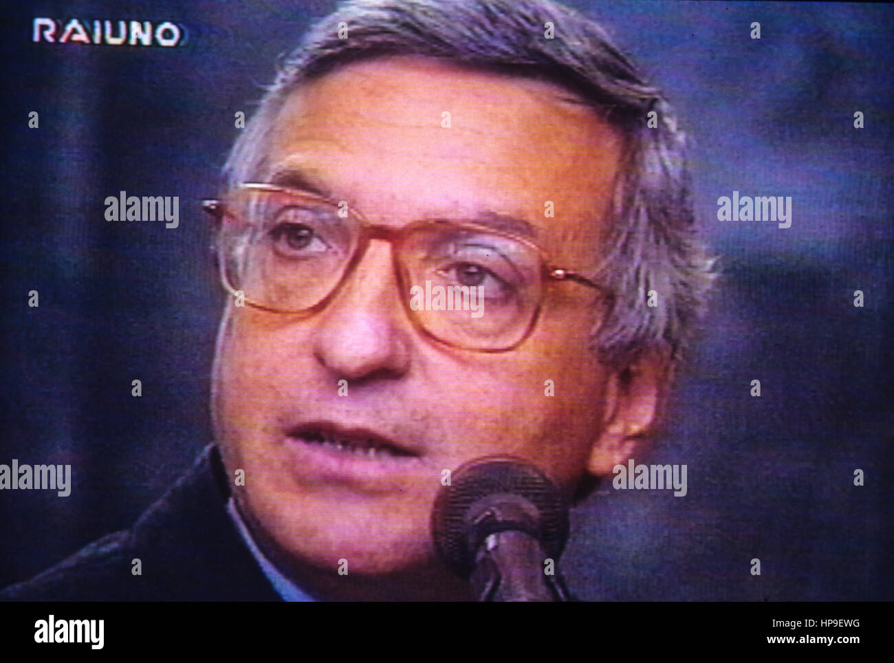 Mani pulite hi-res stock photography and images - Alamy