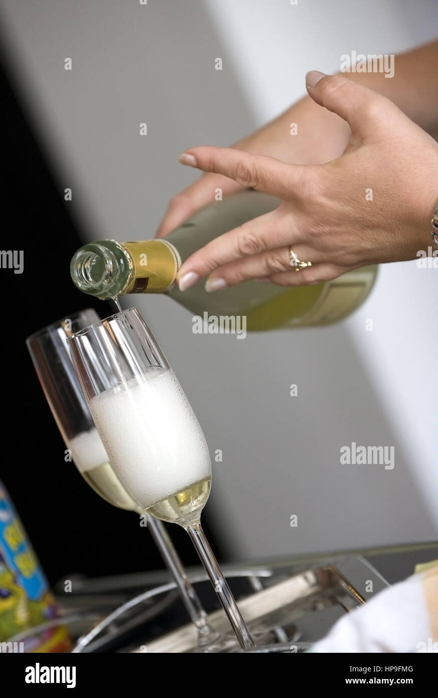 Einschenken hi-res stock photography and images - Alamy