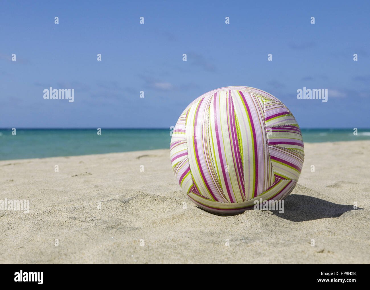 Volleyball am strand hi-res stock photography and images - Alamy