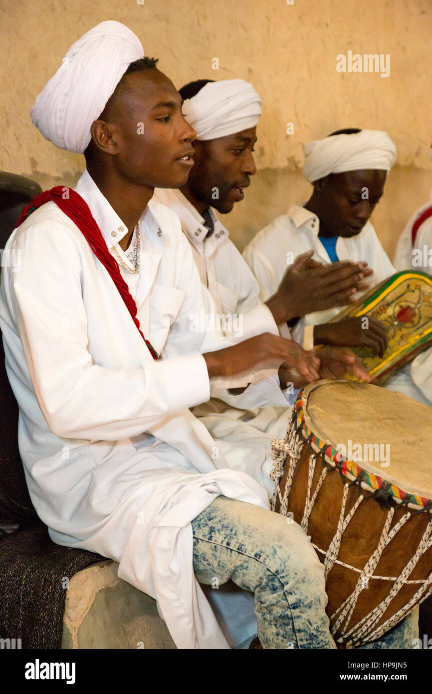 Group of arab traditional musicians hi-res stock photography and images ...