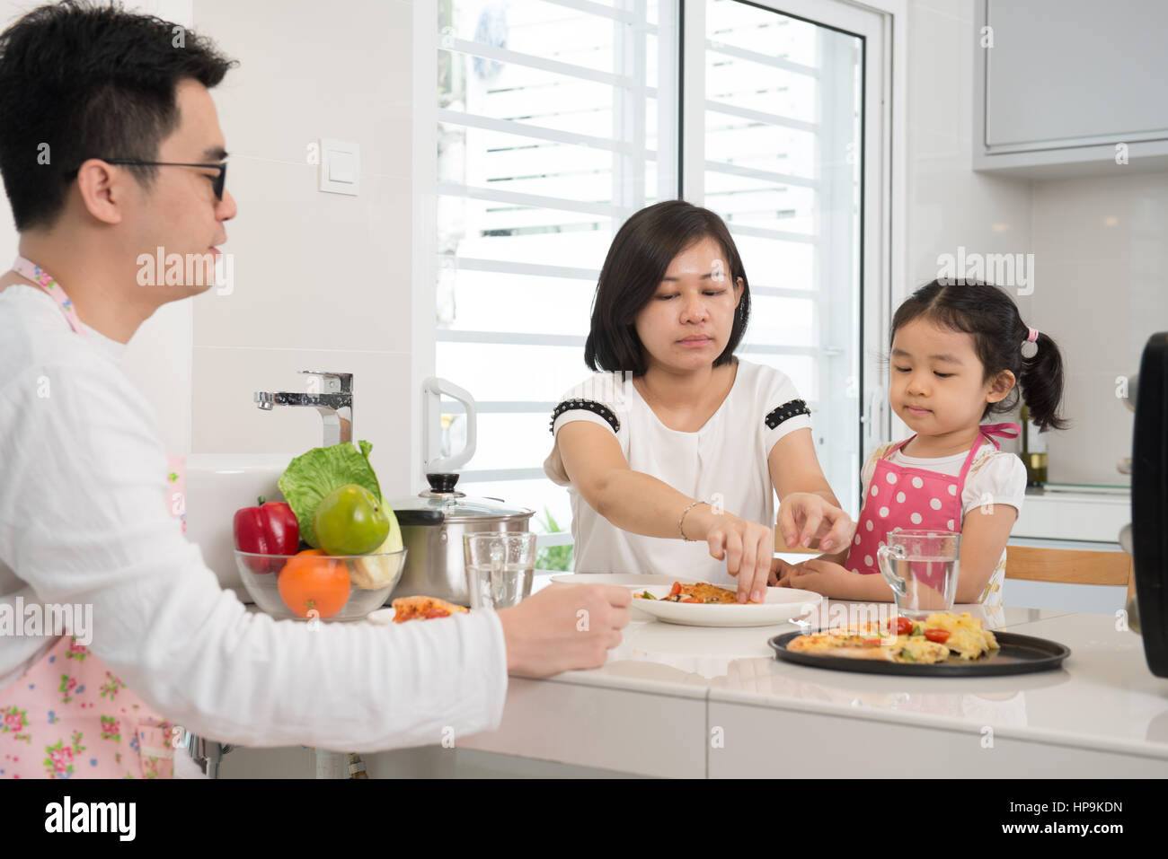 Chinese eat kids hi-res stock photography and images - Alamy