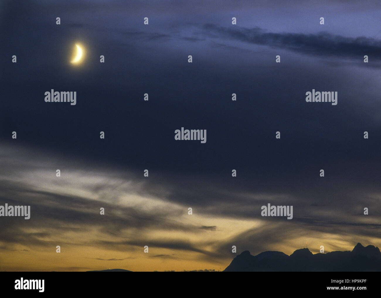Mond horizontal hi-res stock photography and images - Alamy