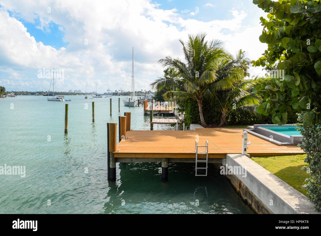 Mansion pier hi-res stock photography and images - Alamy