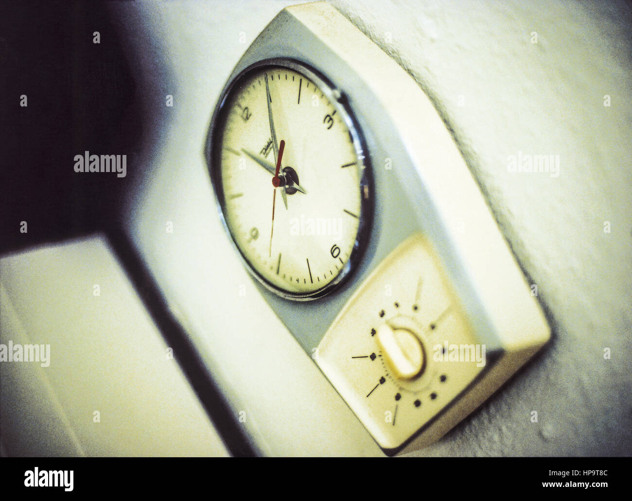 Alte Uhr mit Timer Stock Photo - Alamy