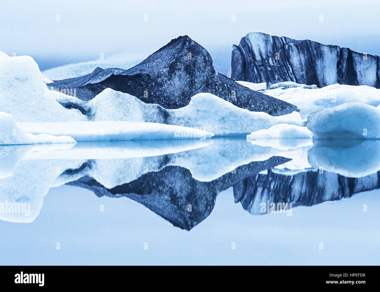 Eisschollen in Gletschersee, Island Stock Photo - Alamy