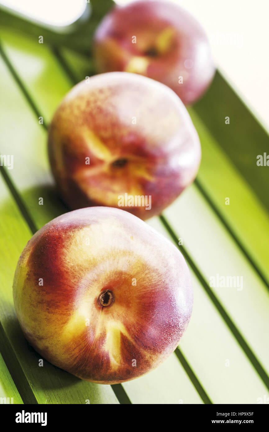 Nektarinen hi-res stock photography and images - Alamy