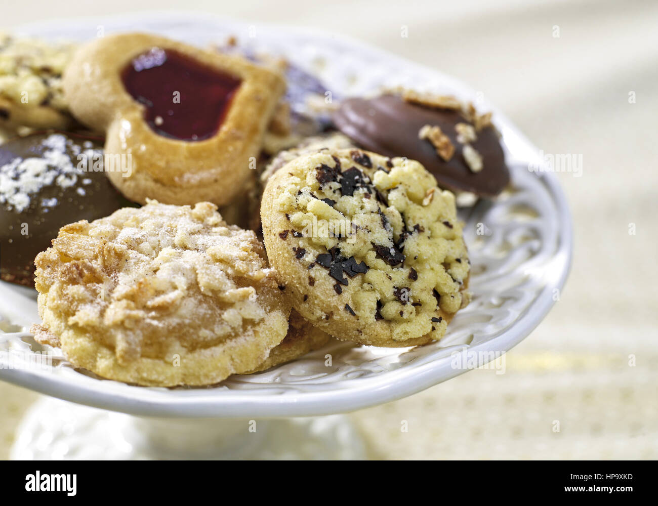 Plaetzchen in Porzellanschale Stock Photo - Alamy