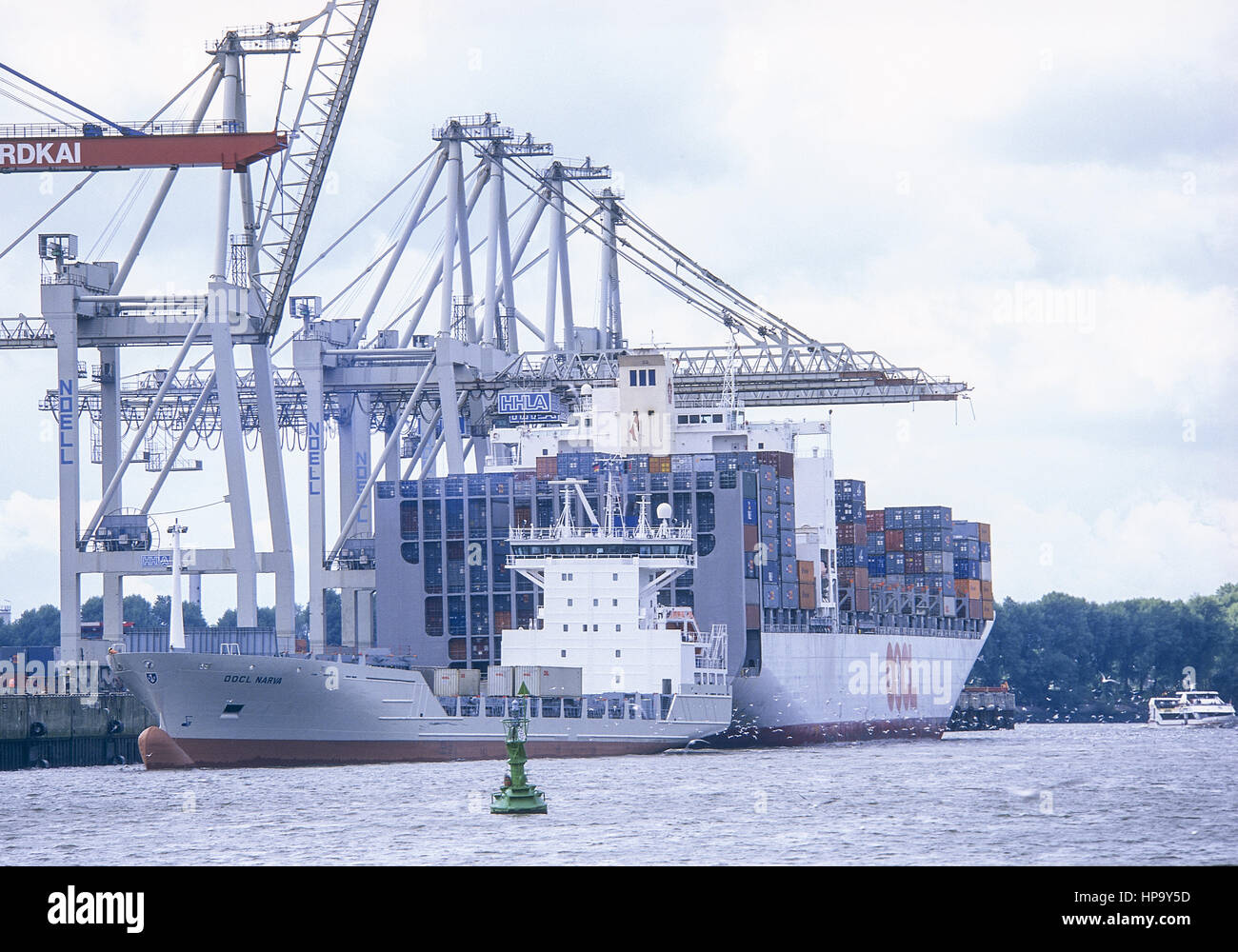 Containerschiffe im Hafen Stock Photo - Alamy