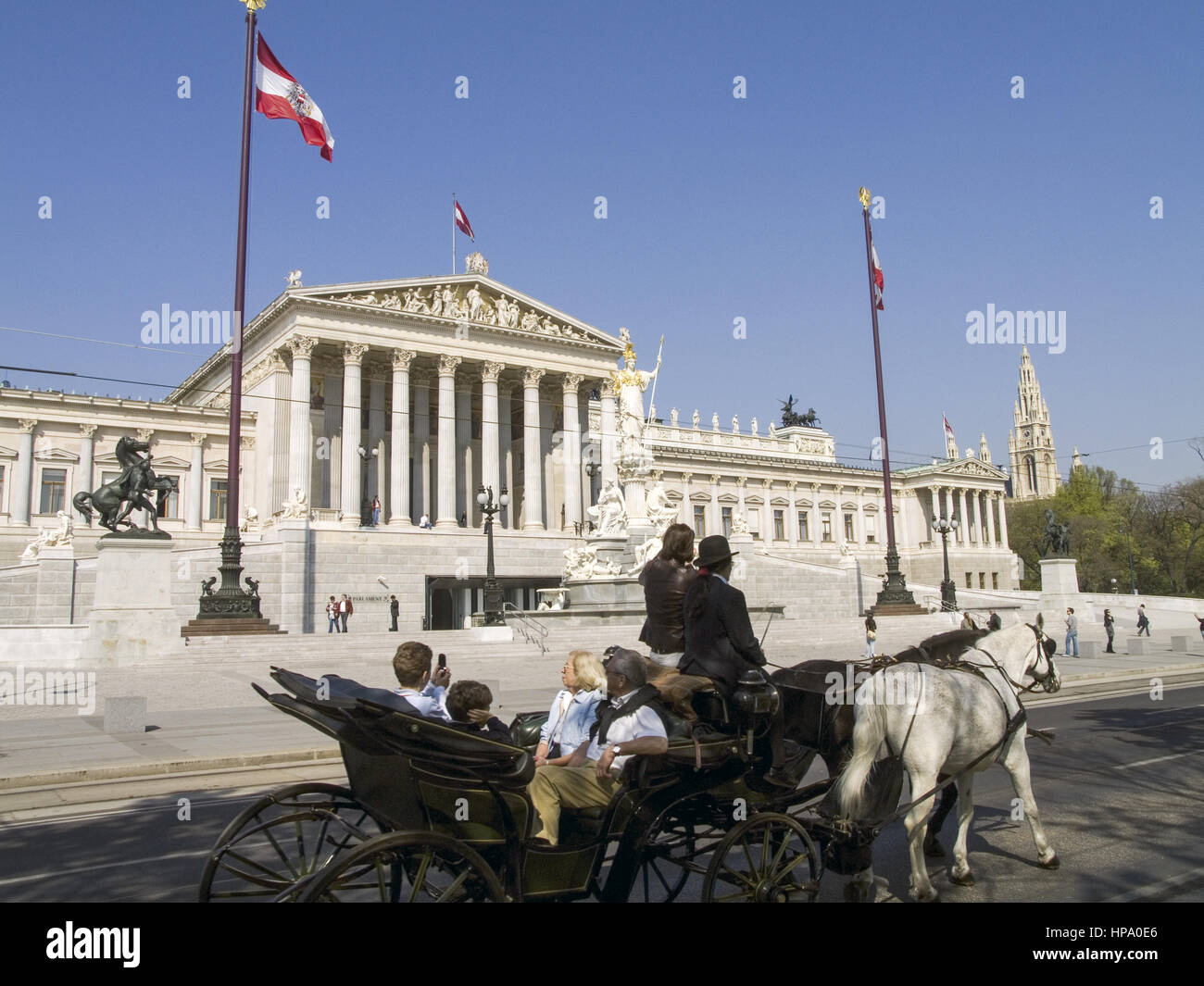 Wien, Fiaker-Kutsche vor dem Parlament, Oesterreich Stock Photo - Alamy