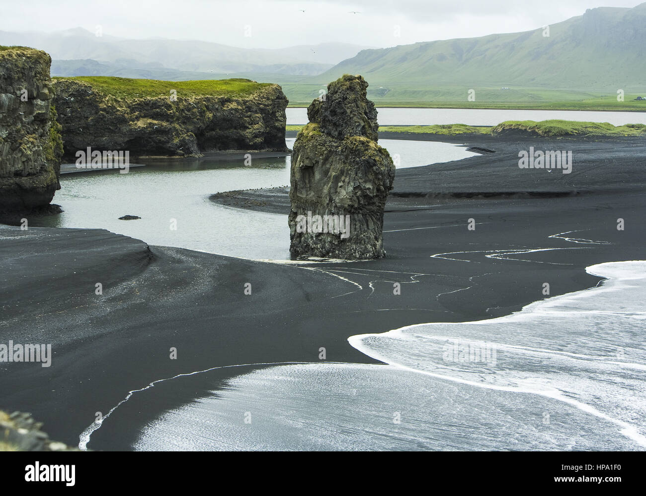 Island, Sueden, Halbinsel Dyrholaey, Felsen an Kueste Stock Photo - Alamy