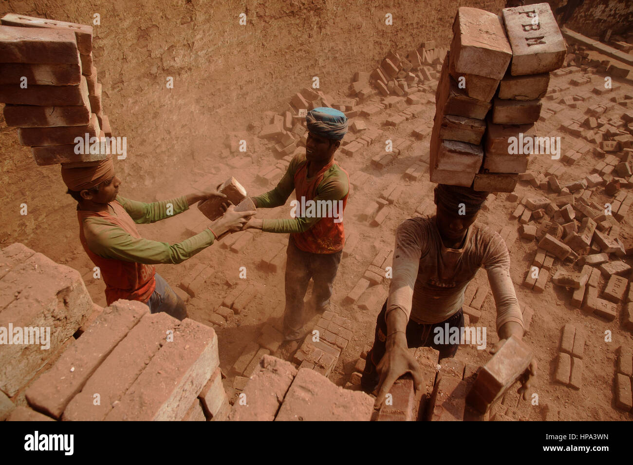 Narayangang, Bangladesh. 04th Feb, 2017. Bangladeshi brick field ...