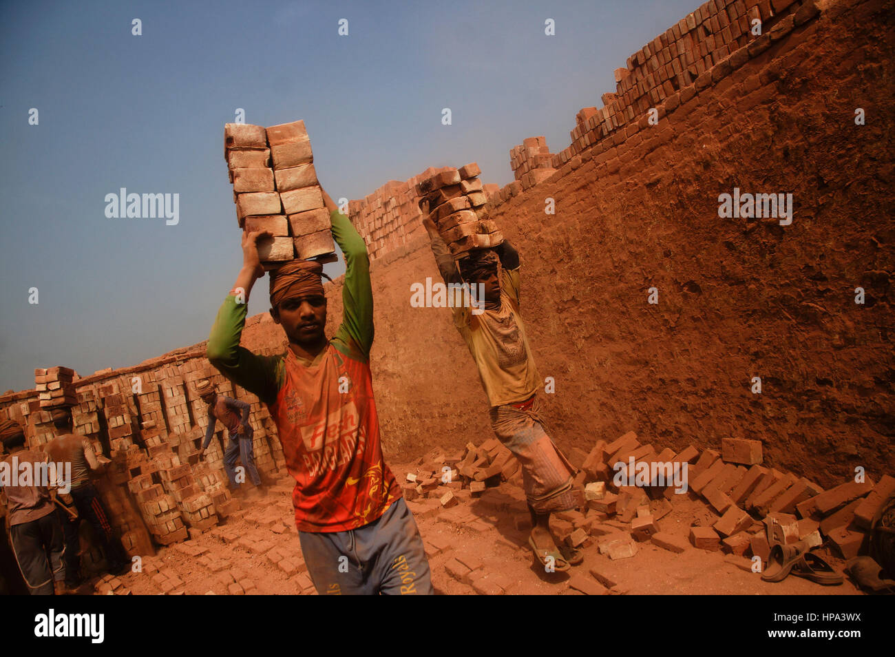 Narayangang, Bangladesh. 04th Feb, 2017. Bangladeshi brick field ...