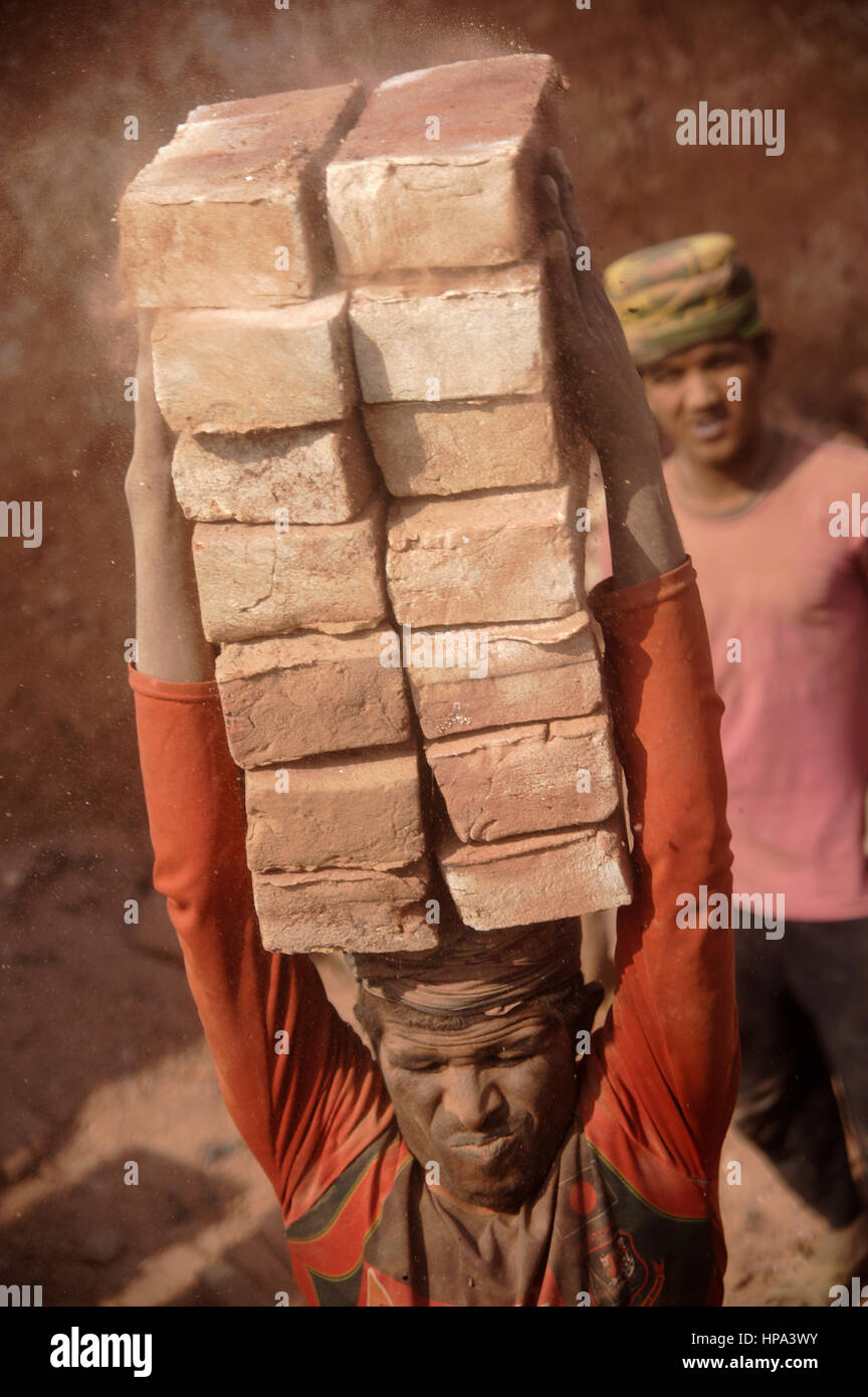 Narayangang, Bangladesh. 04th Feb, 2017. Bangladeshi brick field ...
