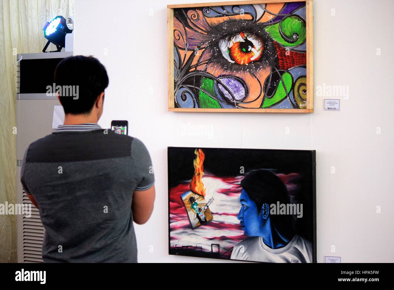Taguig, Philippines. 20th Feb, 2017. Art enthusiast takes a photo of ...