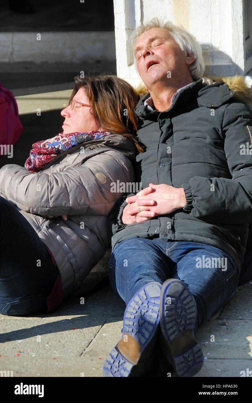 Couple sleeping in the street hi-res stock photography and images - Alamy