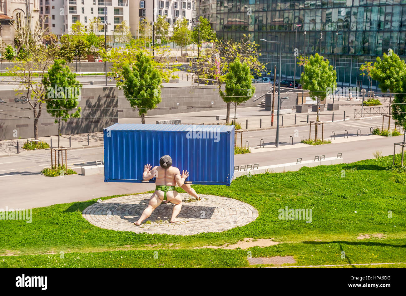 Statue de sumo hi-res stock photography and images - Alamy