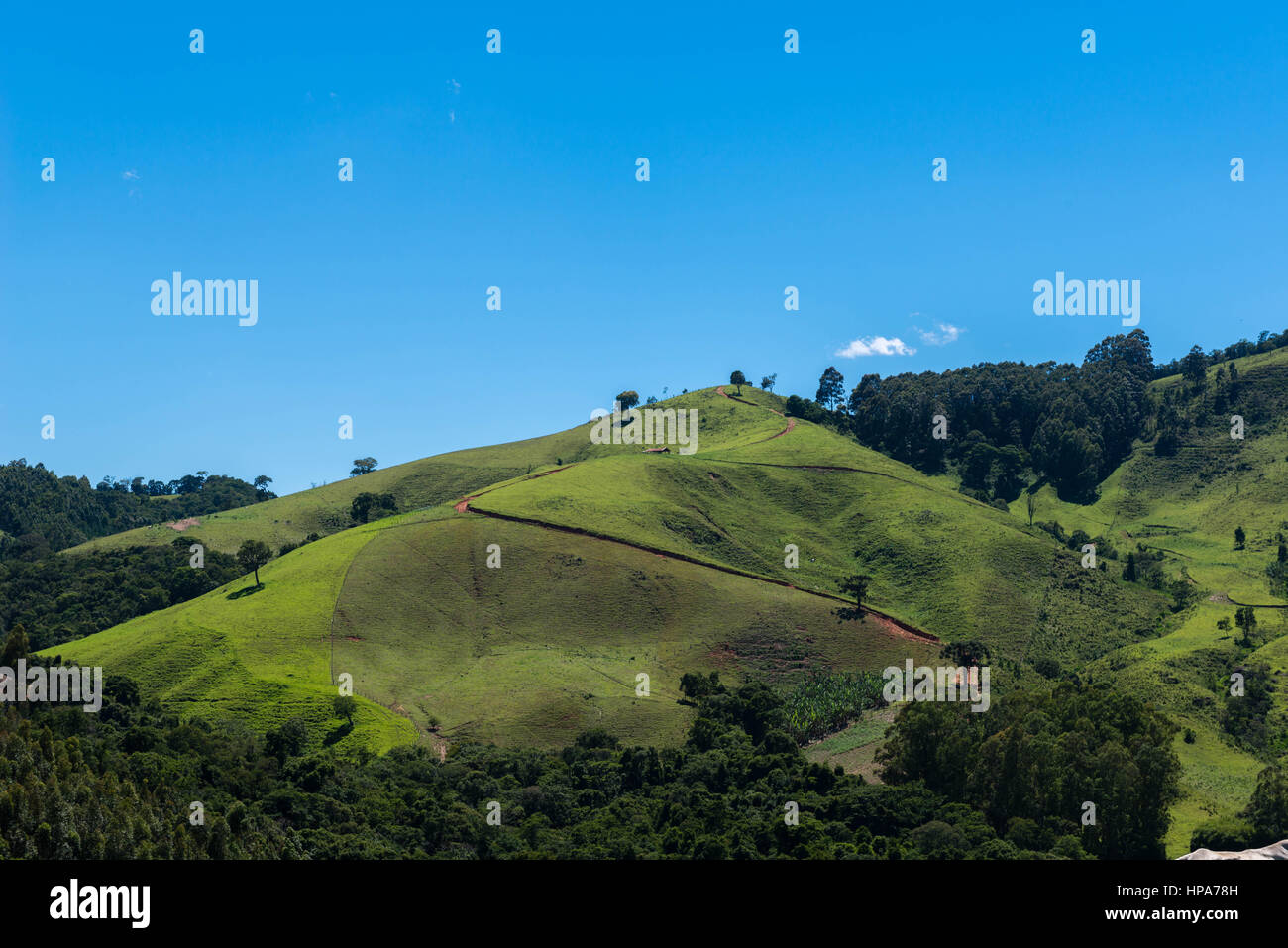 Serra da Mantiqeuira, mountainous landcape between Monte Verde and ...