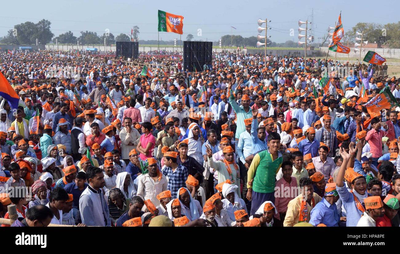 Allahabad, India. 20th Feb, 2017. People attend the election campaign ...