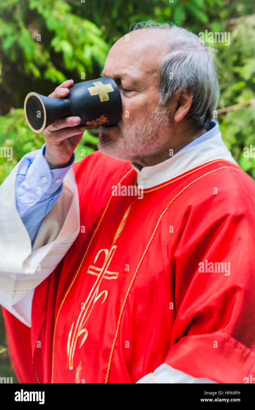 Sacred priest hi-res stock photography and images - Alamy