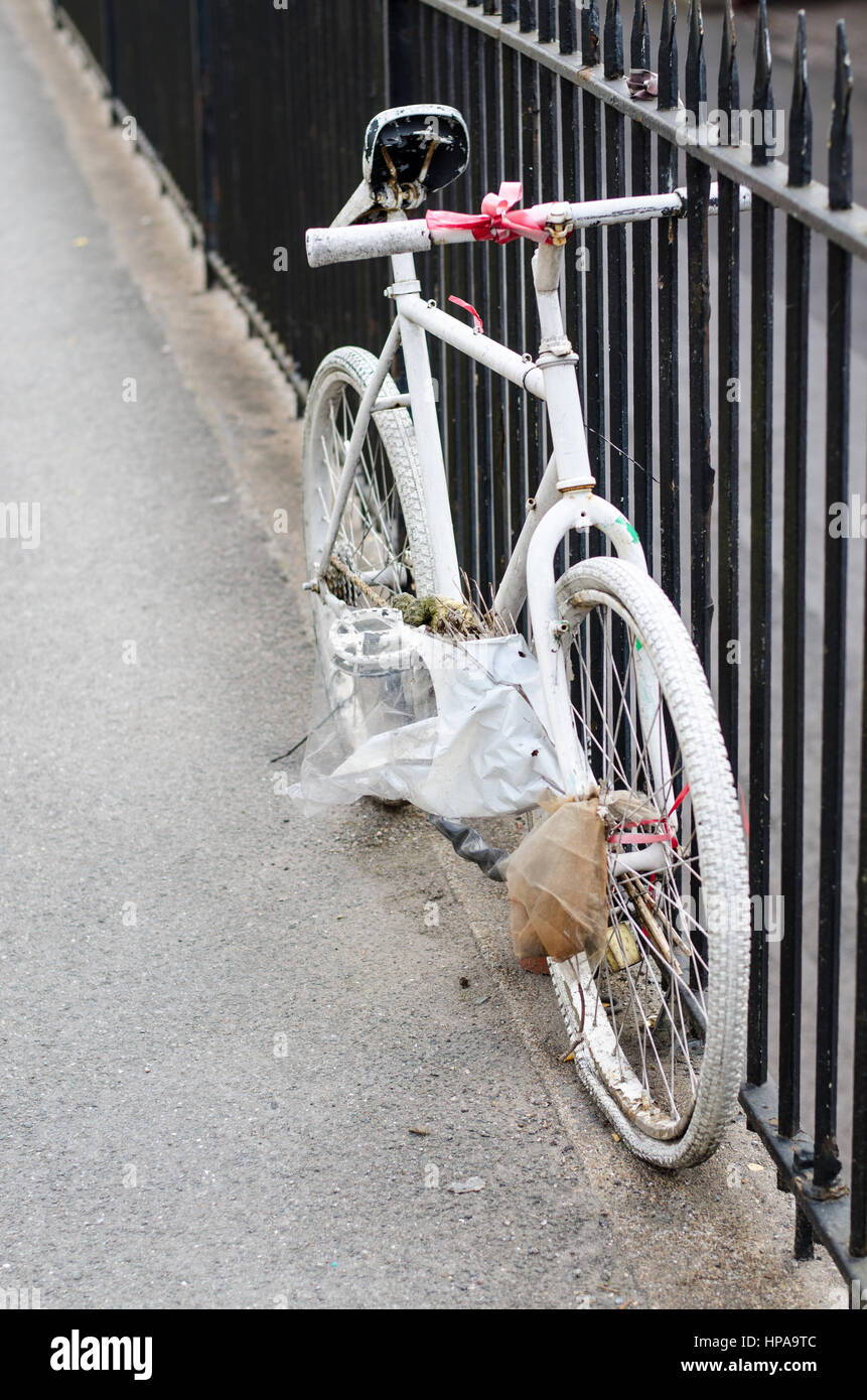 Memorial bicycle hi-res stock photography and images - Alamy