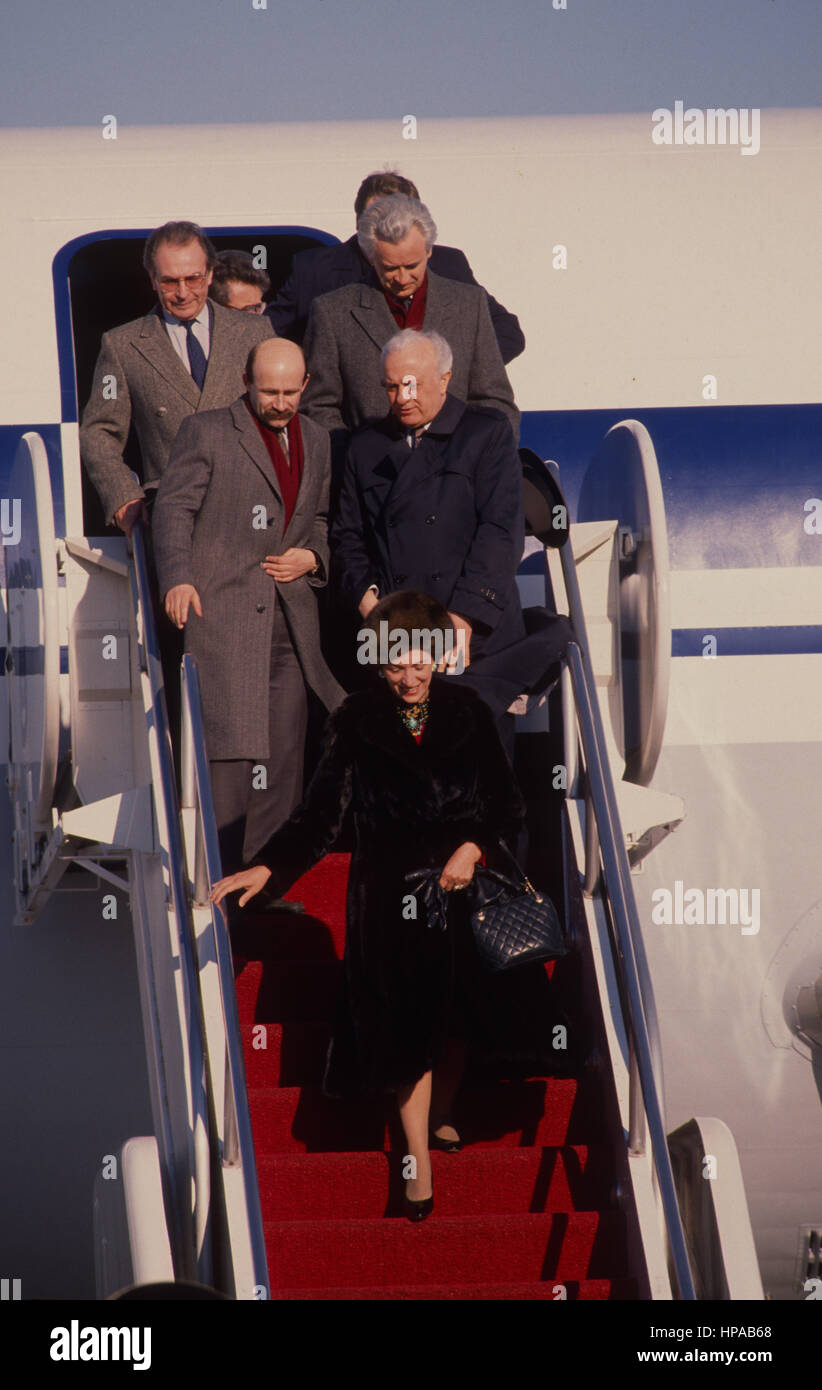 President ronald reagan arrives hi-res stock photography and images - Alamy