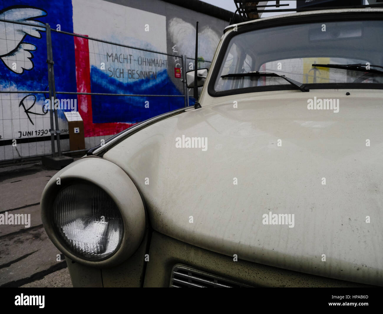 Trabant and Berlin wall Stock Photo - Alamy