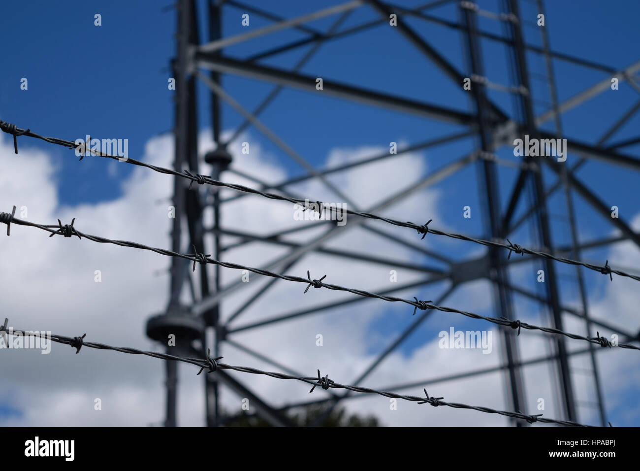 Strands of barbed wire hi-res stock photography and images - Alamy