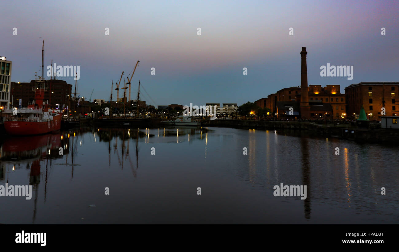 Liverpool waterfront, Liverpool, England July 2016 Stock Photo - Alamy