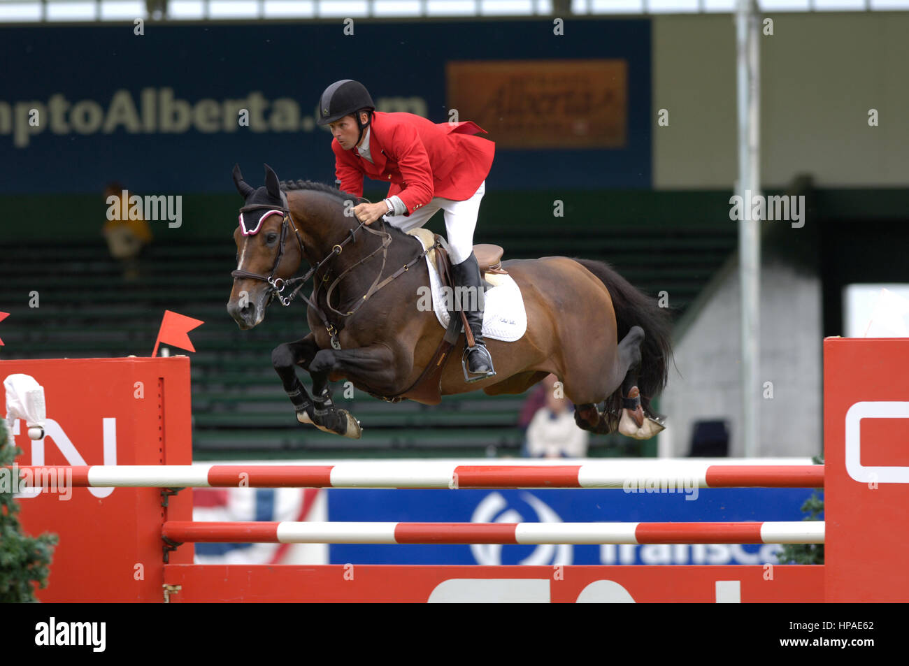 Bay oxer showjumping jump hi-res stock photography and images - Alamy