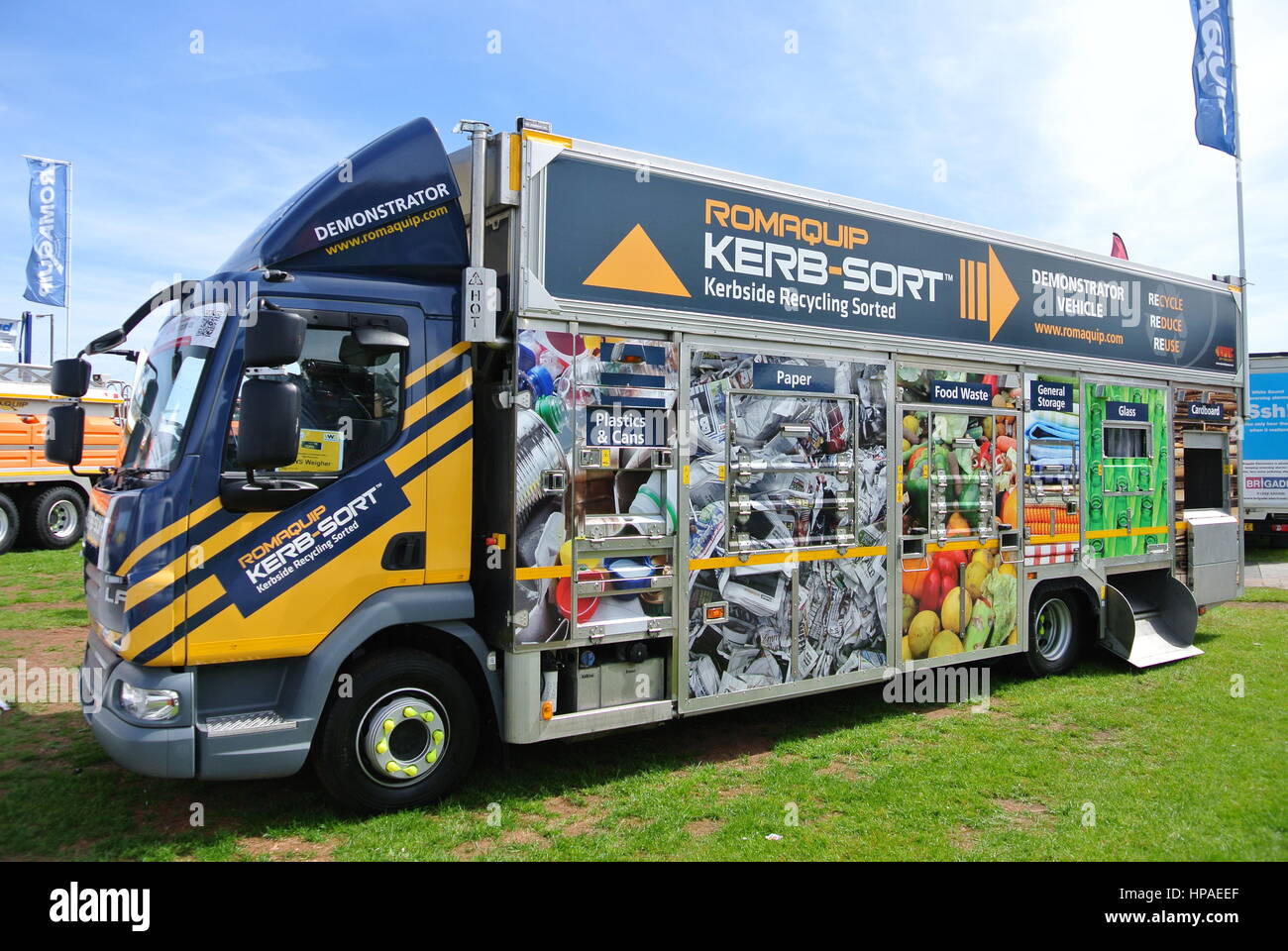 Recycling lorry hi-res stock photography and images - Alamy