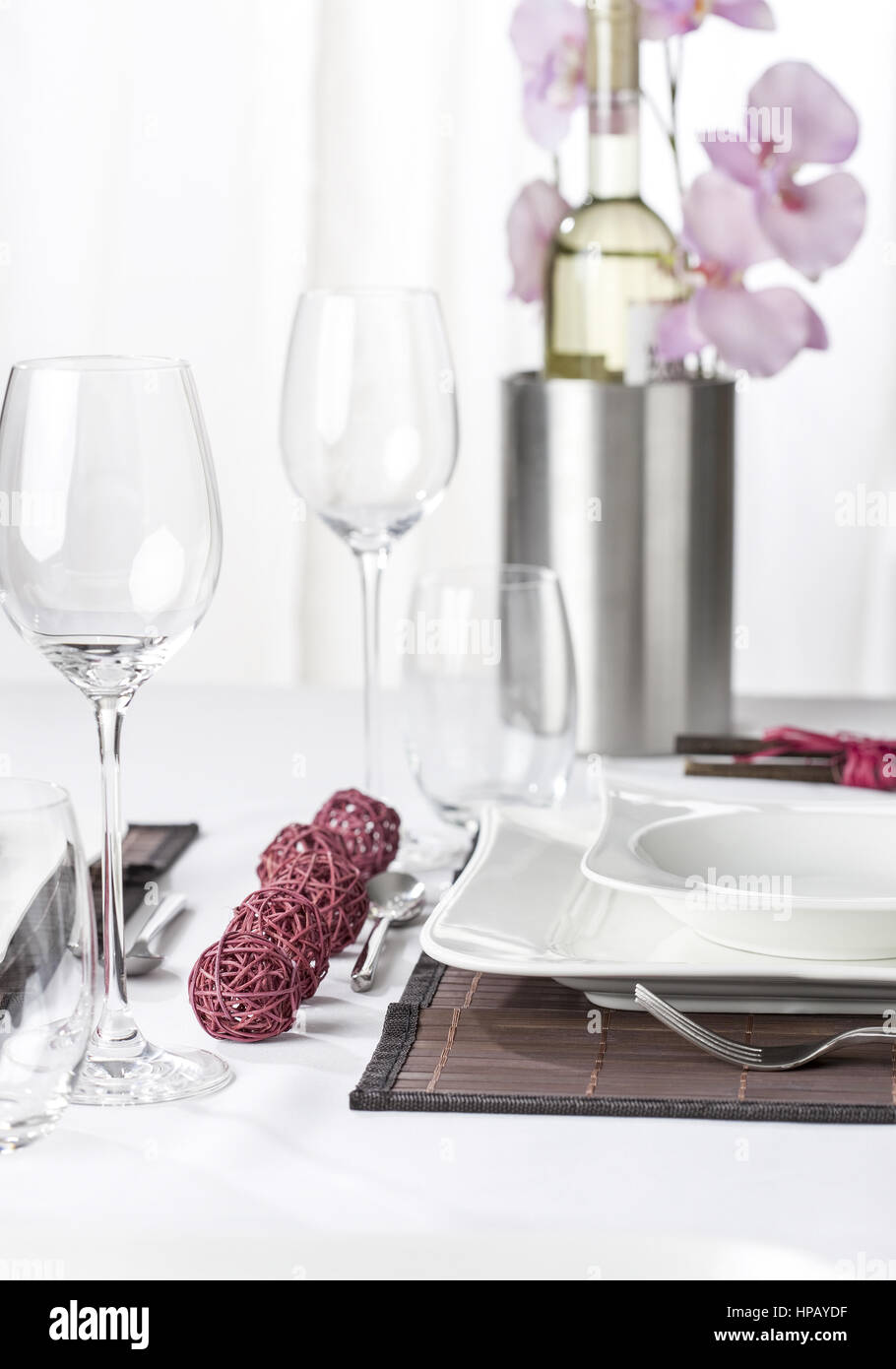 Gedeckter tisch hi-res stock photography and images - Alamy