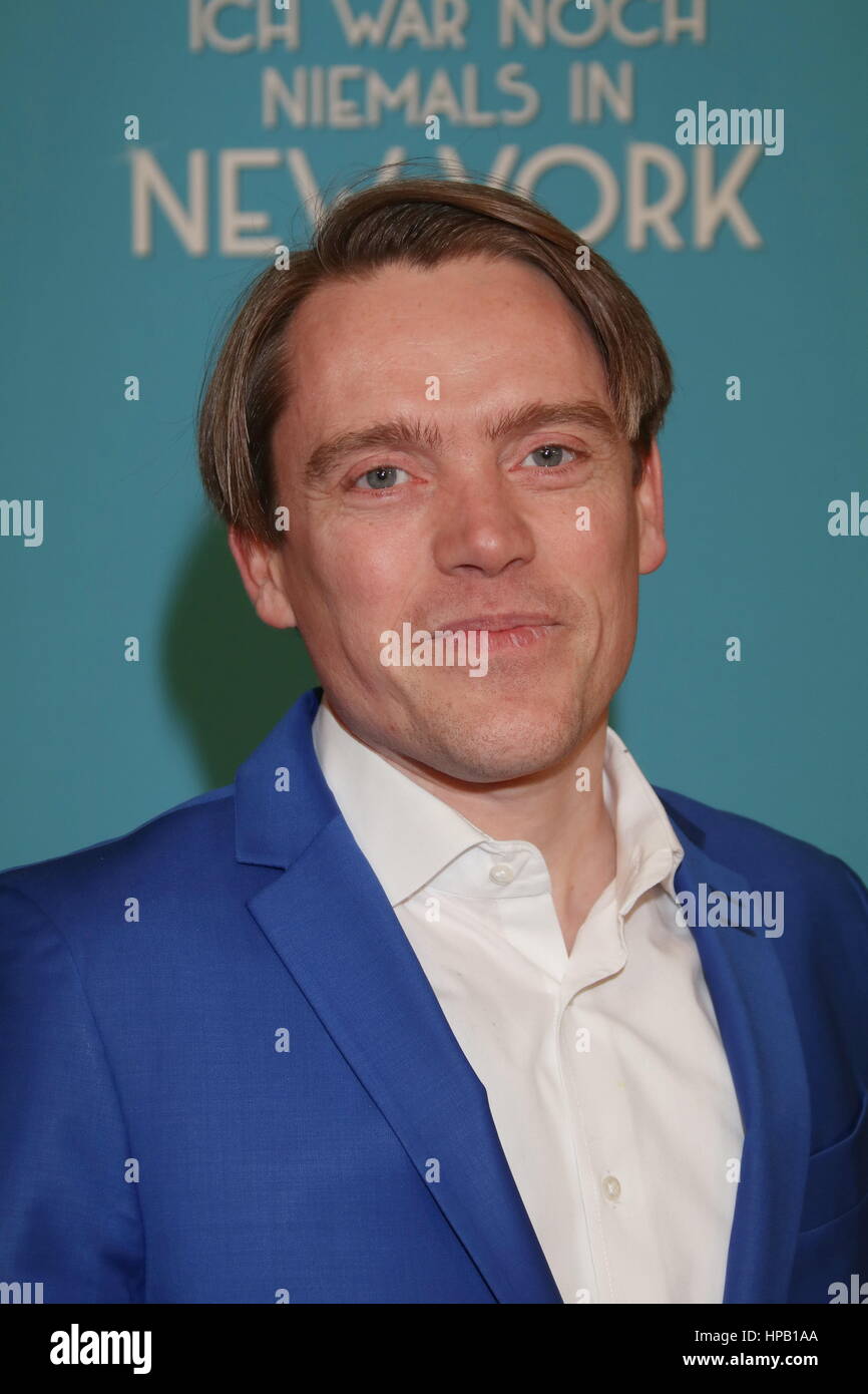 Premiere of I've Never Been to New York' at Stage Theater Featuring ...