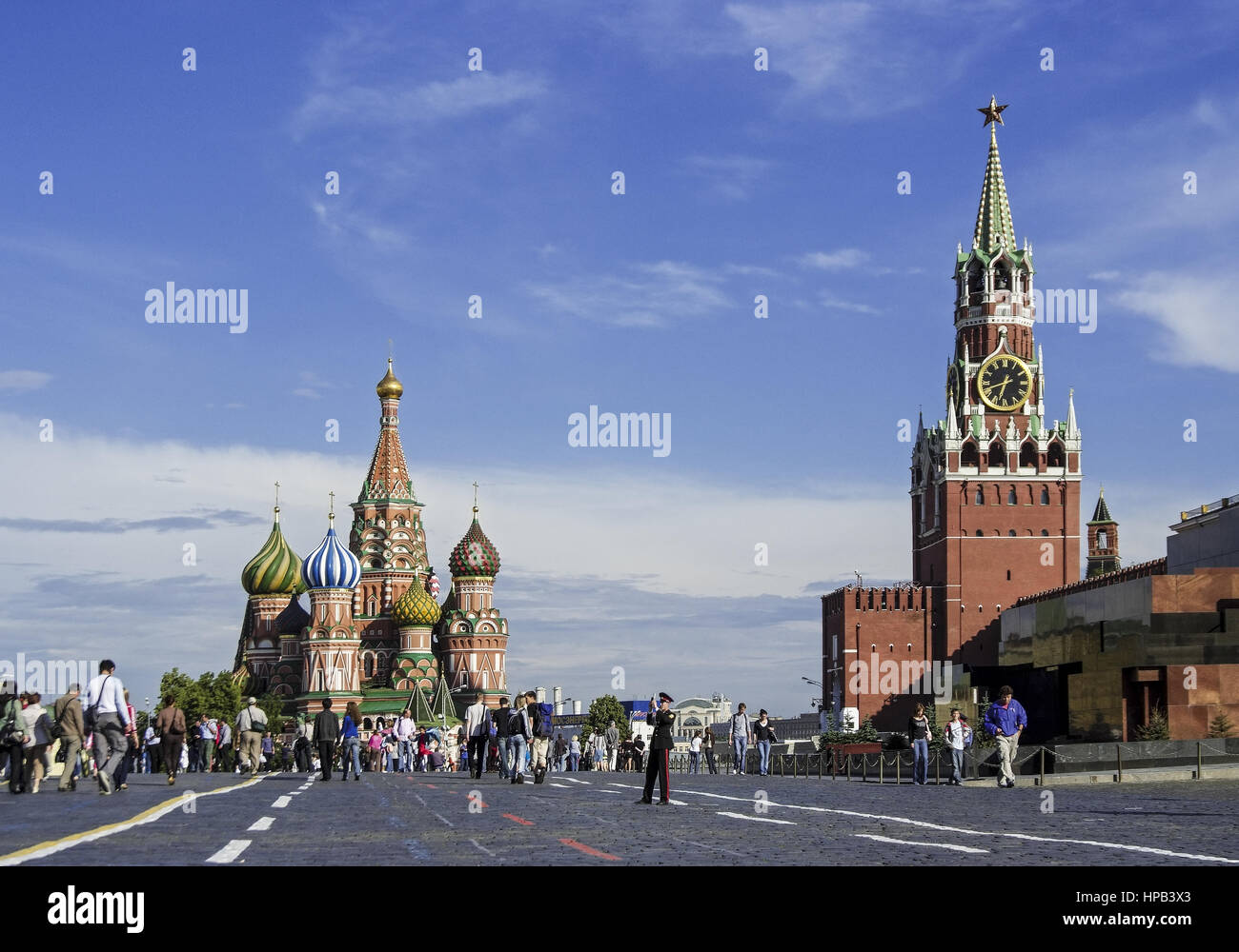 Roter Platz mit Basilius-Kathedrale in Moskau, Russland Stock Photo - Alamy