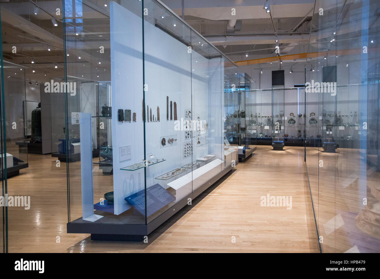 Rom royal ontario museum toronto hi-res stock photography and images ...