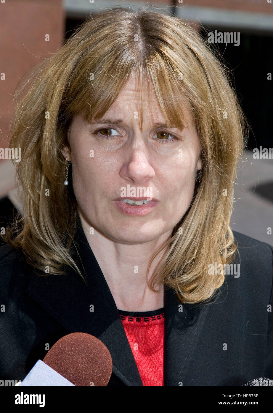 Anita Busch, a witness in the Anthony Pellicano trial, leaves Federal ...