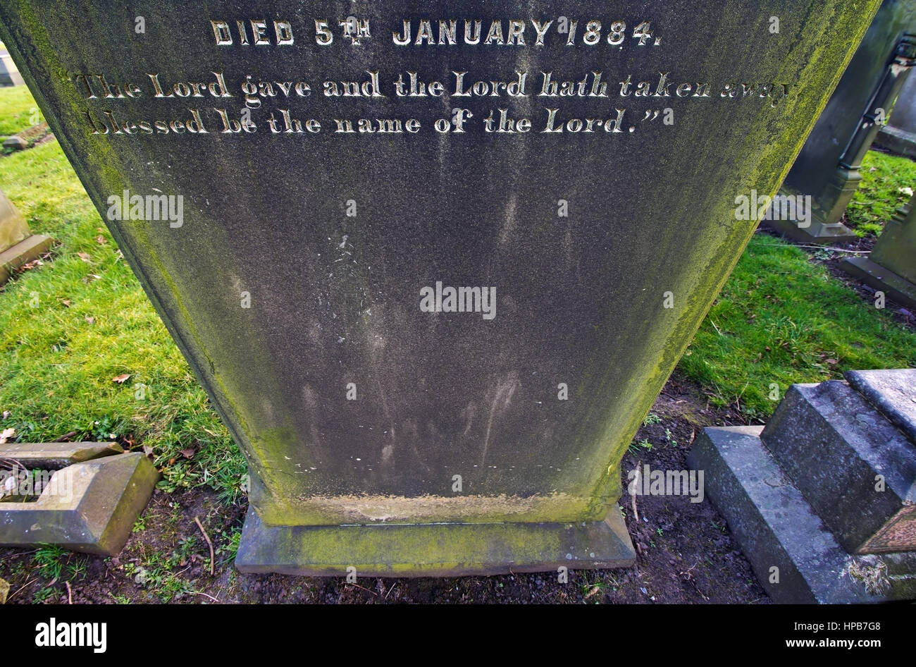 Old sandstone gravestone hi-res stock photography and images - Alamy
