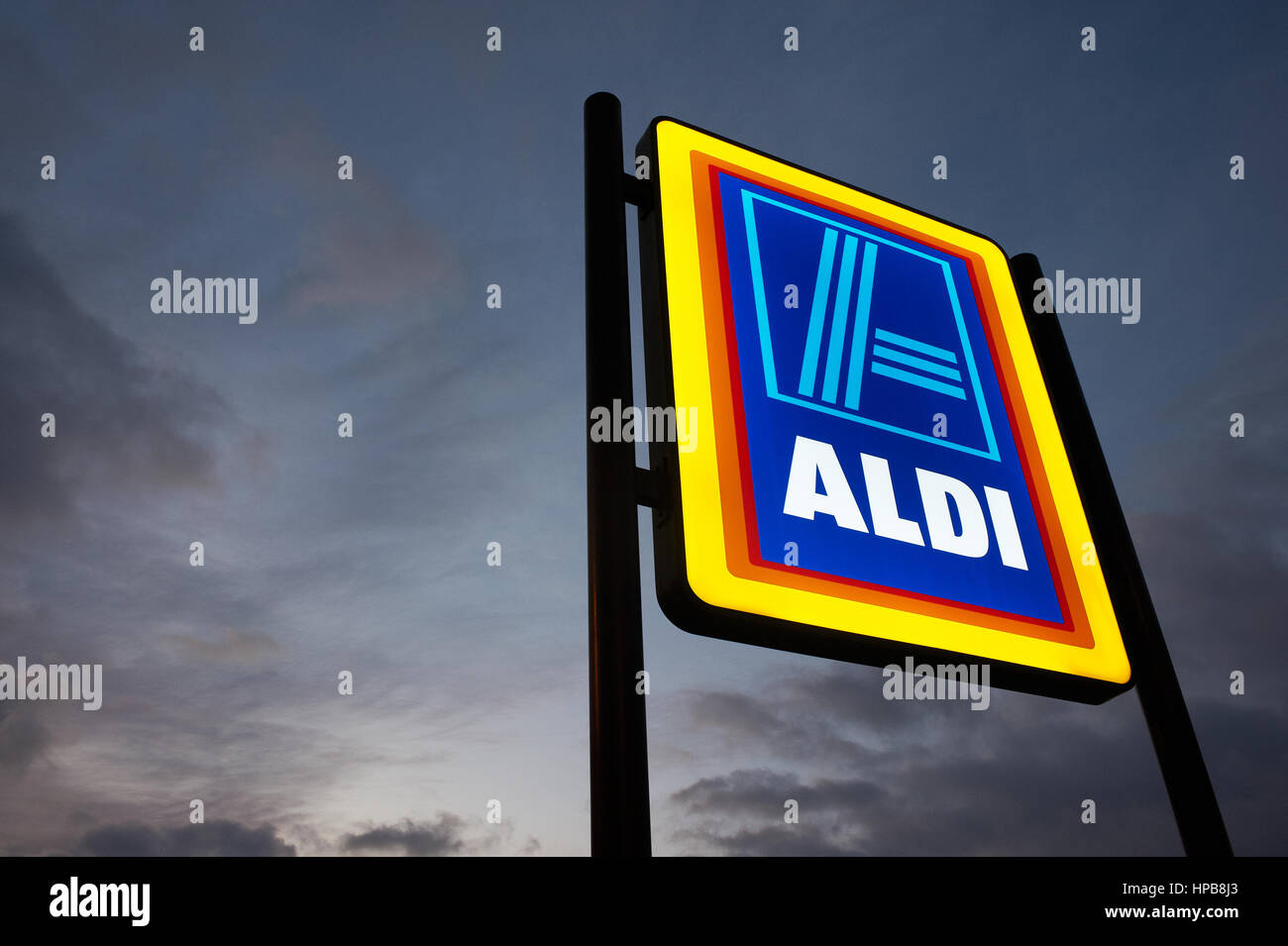 Aldi lidl sign hi-res stock photography and images - Alamy