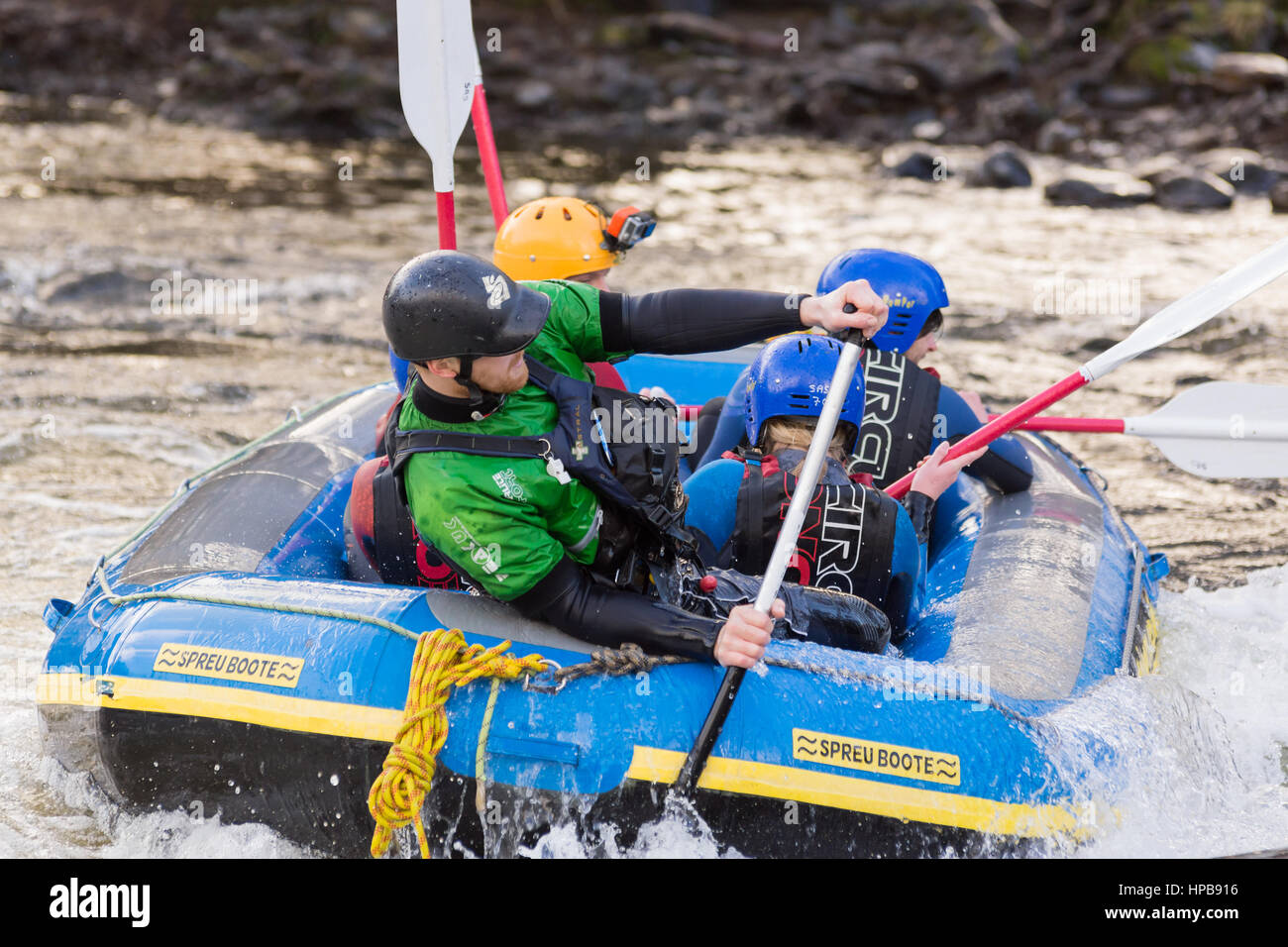 Team building activity hi-res stock photography and images - Alamy