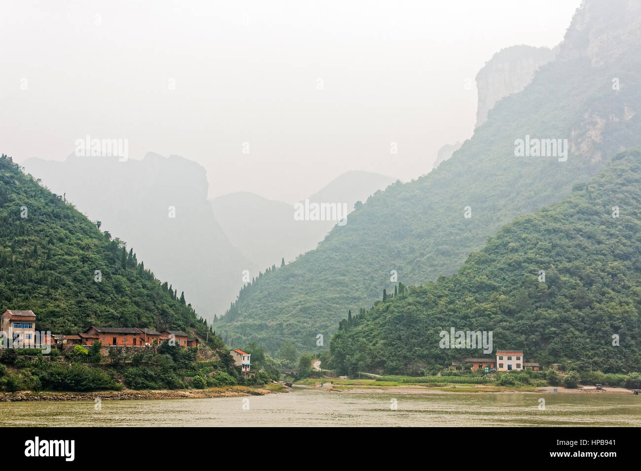 Yangtze river valley china fields hi-res stock photography and images ...